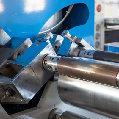 China Computergestuurde snelheid Aluminiumfolie snijmachine Elektrisch aangedreven en nauwkeurig Te koop