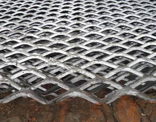 Cina Piattaforma di lavoro Lamiere in rete metallica espansa 2mm-50mm Tessuto per stampaggio in vendita