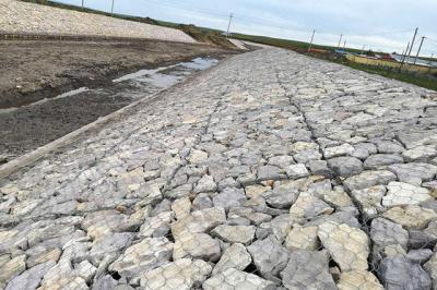 China 80 * 100 mm stenen kooi gaas Gabion muurgaas voor hellingbescherming Te koop