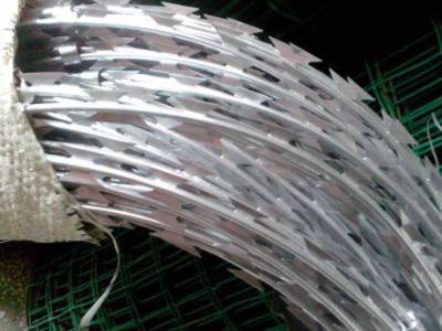 中国 Antirust刃の有刺鉄線の反酸化エレクトロは電流を通した 販売のため