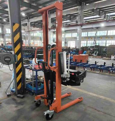 China Certificado CE 250kg 300kg 500kg 1,6 metros Empilador manual de rollos con pinza y rotador en venta