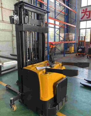 Cina Pesante 1500kg 2000kg Full Electric Pallet Stacker Battery Powered Forklift con altezza di sollevamento 1500mm e certificato CE per uso in piccoli magazzini in vendita