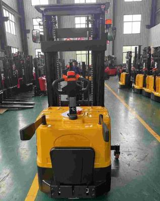 Cina Pesante 1500kg 2000kg Full Electric Pallet Stacker Battery Powered Forklift con altezza di sollevamento 1500mm e certificato CE per uso in piccoli magazzini in vendita