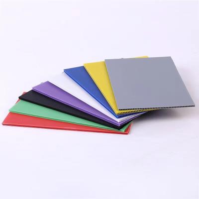China 2mm - 18mm Corrugated Plastic Sheet Color PP Hollow Corrugated Sheet Anti Static for sale