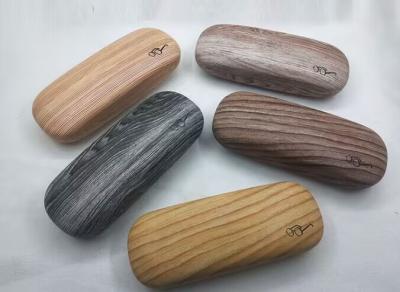 China clamshell hard eyeglasses cases  for eyeglass carring for sale