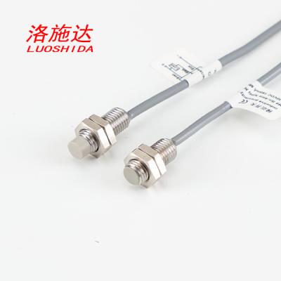 China Cylindrical Inductive Proximity Switch Sensor With Cable Type DC 3 Wire High Precision Shorter for sale