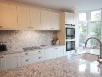 China Melamine Finish Modern Modular Kitchen Cabinet L Shape Design for sale