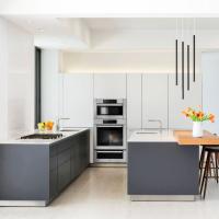 China 1500MM Acrylic Panel Solid Timber Kitchen Cabinets Oak Island Kitchen Cabinets for sale