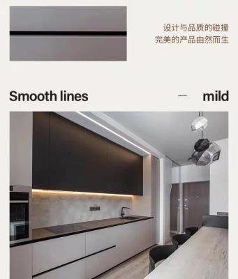 Cina Sportello modulare moderno del rullo degli armadi da cucina dell'arenaria bianca con gli scaffali in vendita