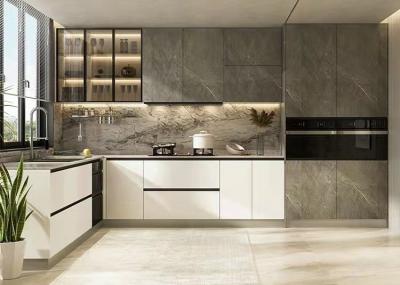 Cina isola moderna bianca della fattoria degli armadi da cucina di 18mm con gli armadietti in vendita