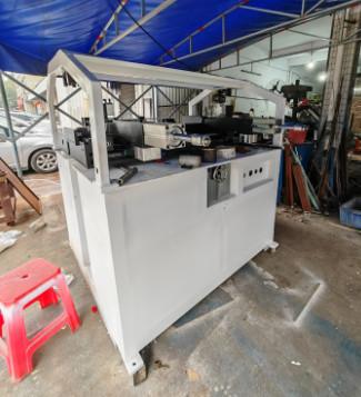 中国 二重ワークステーションを持つ空気性プラスチックタンククリンチングマシン 0.8Mpa 作業圧力 軽量 販売のため