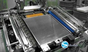 Cina Rilevare la produzione con la macchina semiautomatica di costruzione del nucleo del radiatore a 220V/50Hz in vendita