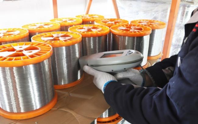 Woven wire mesh screen close-up showing square apertures