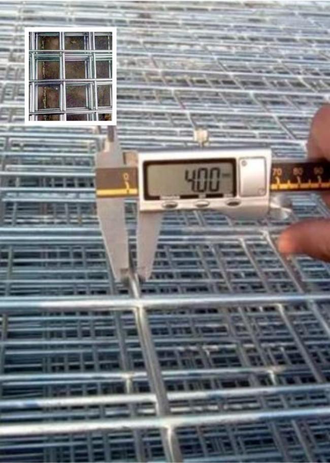 Galvanized welded wire mesh panels in various sizes