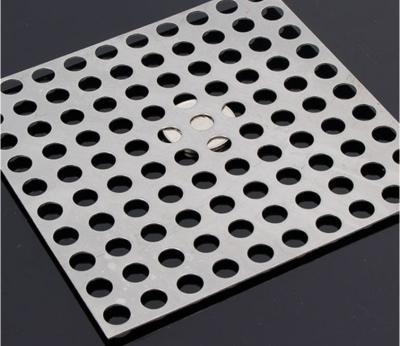 Chine Forme de trou personnalisée Plaque métallique perforée en acier inoxydable Résistance à la traction ≥ 500 MPa à vendre