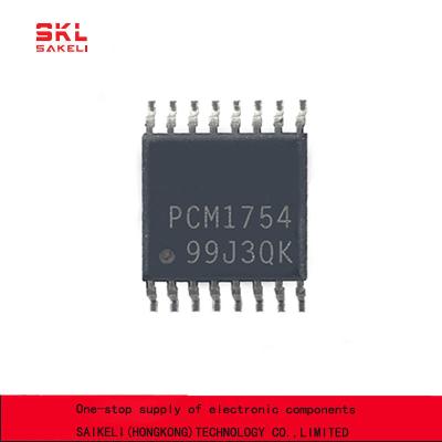 中国 可聴周波適用のためのPCM1754DBQの半導体ICの破片の高性能ステレオのデジタル アナログ変換器IC 販売のため