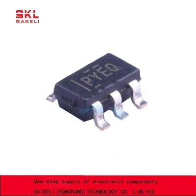 中国 TPS2553QDBVRQ1半導体ICは過電流保護の高速USBの電源スイッチを欠く 販売のため