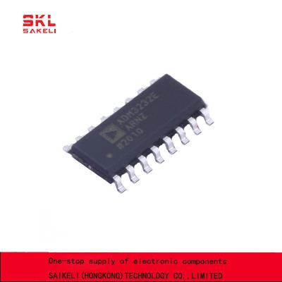 中国 ADM3232EARNZ -自動流れ制御を用いる高性能ローパワー3.3V RS-232のトランシーバー 販売のため
