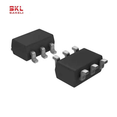 中国 ATTINY10-TSHRの半導体ICの破片 販売のため