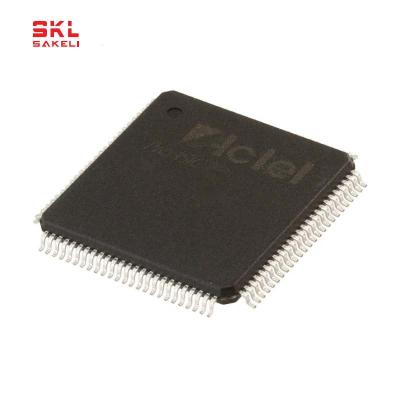 中国 ICの破片FPGAの超低い力の高速操作をプログラムするAPA075-TQG100I 販売のため