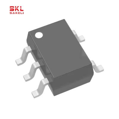 Cina AD8627AKSZ-REEL7 l'amplificatore IC scheggia SC-70-5 la Ferrovia--ferrovia 15mA 350µV del circuito dell'amplificatore del pacchetto J-FET in vendita