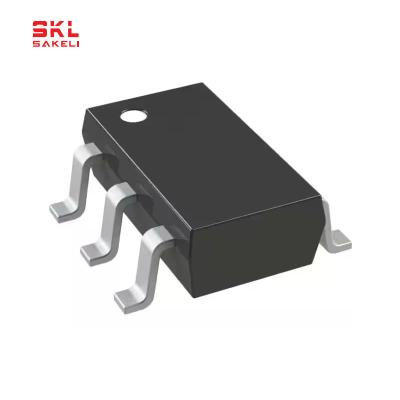 Cina AD8065ARTZ-REEL7 l'amplificatore IC scheggia la Ferrovia--ferrovia 400µV del circuito dell'amplificatore di risposte di tensione del pacchetto SOT-23-5 in vendita