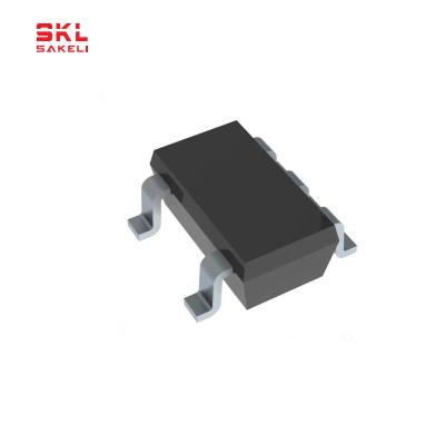 Cina OPA348AQDBVRQ1 l'amplificatore IC scheggia il pacchetto SOT-23-5 dell'amplificatore operazionale della Ferrovia--ferrovia di 1-MHz 45-µA CMOS in vendita
