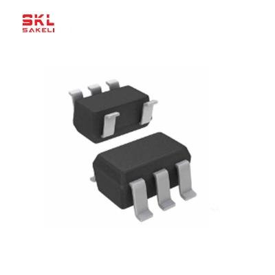 Cina LM321LVIDBVR Amplificatore IC Chip Amplificatori operazionali 1 canale a bassa tensione 3mV Offset Voltage Package SOT-23-5 in vendita