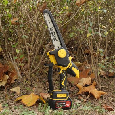 Китай 6-дюймовая литиевая перезаряжаемая бензопила для дома, миниатюрный инструмент для резки древесины из титанового сплава и марганцевой стали продается