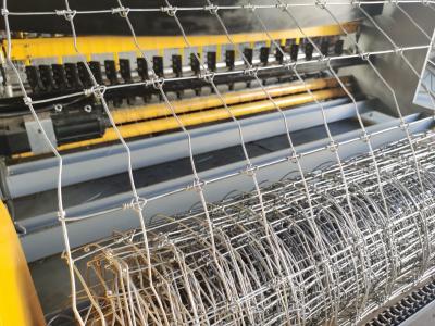 China Diseños de cercas de ganado de tejido galvanizado cercas de redes de venado de ganado de paneles solares en venta