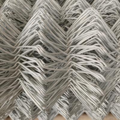 China High Quality And Latest Design Galvanized Residential Chain Link Fence 25 Ft With The Barbed Wire Chain Link Fence for sale