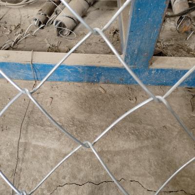 China High Quality And Latest Design Galvanized Residential Chain Link Fence 25 Ft With The Barbed Wire Chain Link Fence for sale