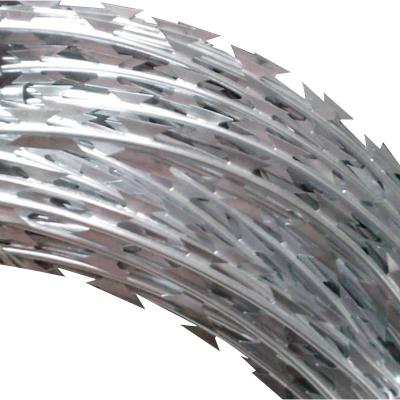 China 200 Meter heiß getauchtes, galvanisiertes Concertina-Rasierstacheldraht für schwere Sicherheit zu verkaufen