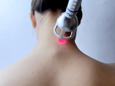 Cina Lunghezza d'onda della macchina 980Nm di fisioterapia del laser di alto potere per effetto analgesico in vendita