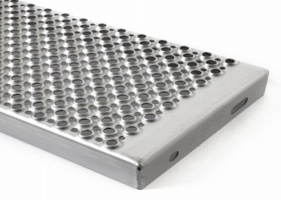 Cina Pedate d'acciaio galvanizzate perforate superficie di slittamento di spessore di 5mm - di 1,5 anti in vendita