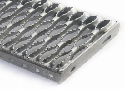 Cina Pedate d'acciaio galvanizzate perforate superficie di slittamento di spessore di 5mm - di 1,5 anti in vendita