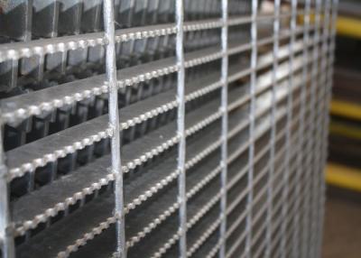 Cina Materiale esteriore seghettato del acciaio al carbonio delle pedate del metallo di anti scivolo Q235A in vendita