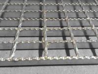 China Rust-Proof Galvanized Steel Grating Platform Serrated Steel Grating for sale