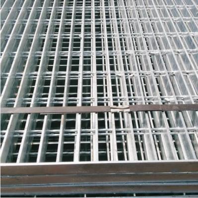 China Serrated Galvanized Steel Stair Treads for Warehouse and Platform Applications for sale