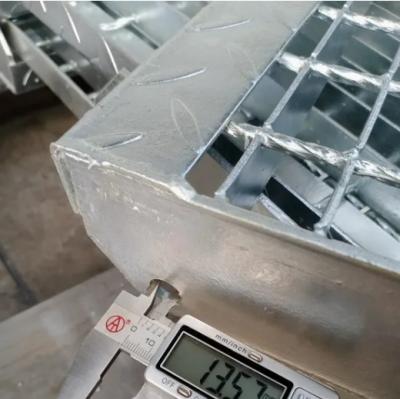 China Industrial Galvanized Steel Grating Stair Treads with Non-Slip Stair Nosing and 1'' Height for sale