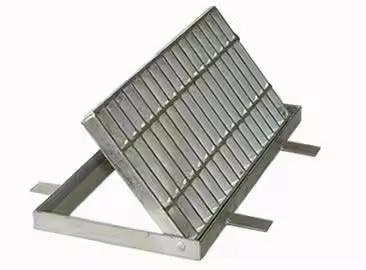 China Durable Construction Steel Grating Drain Cover with Customizable Sizes and Debris-Resistant Design for Efficient Stormwater Management for sale