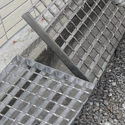 China High Strength Steel Grating Trench Cover with Serrated Surface and Easy Installation for sale