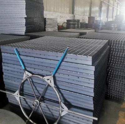 China 316 Stainless Steel Grating with Slip-Resistant Surface and Customizable Sizes for Industrial Applications for sale