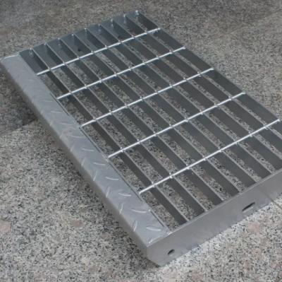 China Hot-Dip Galvanized Steel Grating with Square Grid and Q235 Material for Stair Treads for sale
