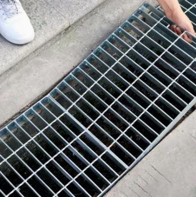 China Hot-Dip Galvanized Steel Grating Stair Tread with Anti-Slip Surface and Customizable Sizes for Construction for sale
