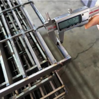 China Galvanized Stainless Steel Grating with 38/50/76/100mm Cross Bar Pitch for Optimal Drainage for sale