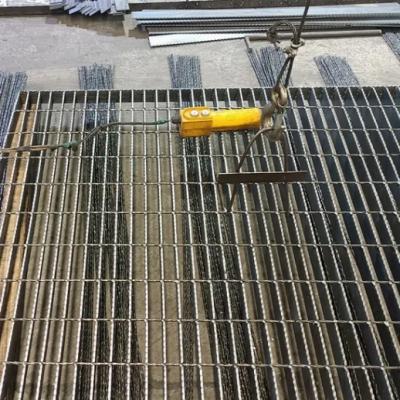 China Heavy-Duty Hot-Dipped Galvanized Steel Bar Grating for Easy Installation and Drainage for sale