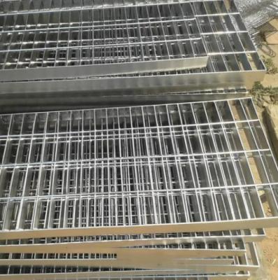 China Hot Dipped Galvanized Heavy Duty Steel Grating Customizable Metal Grating for Industrial Use for sale
