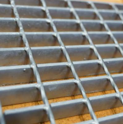 China Hot Dip Galvanizing Serrated Plain Bar Carbon Steel Grating for Heavy Load Applications for sale