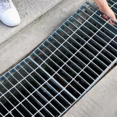 China Hot-Dip Galvanized Steel Grating Trench Cover with EN 124 Load Classes A 15 to D 400 and 50-70% Open Area for Optimal Drainage for sale